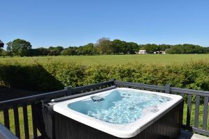 Lakeside Lodge With Hot Tub For Sale | Wold View Country Park